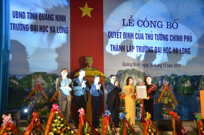 Đại Học - Hạ Long